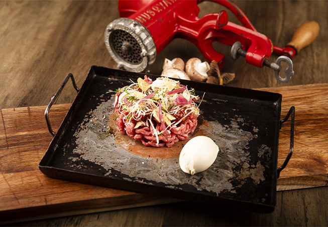 Råbiff med Smetana och Emmentaler | Martin & Servera